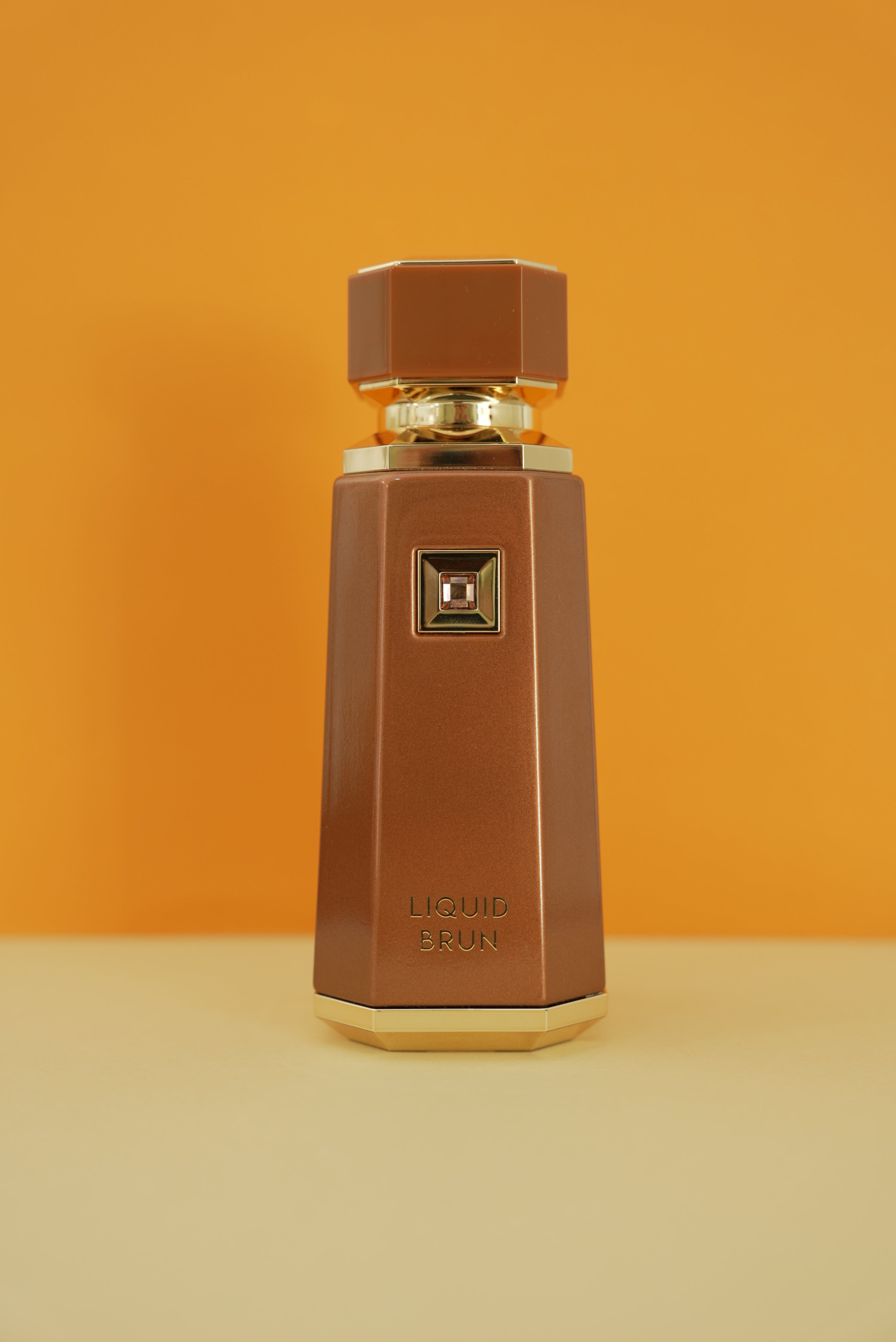 LIQUID BRUN – Elegance Emiratie